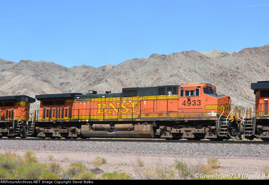 BNSF 4933
